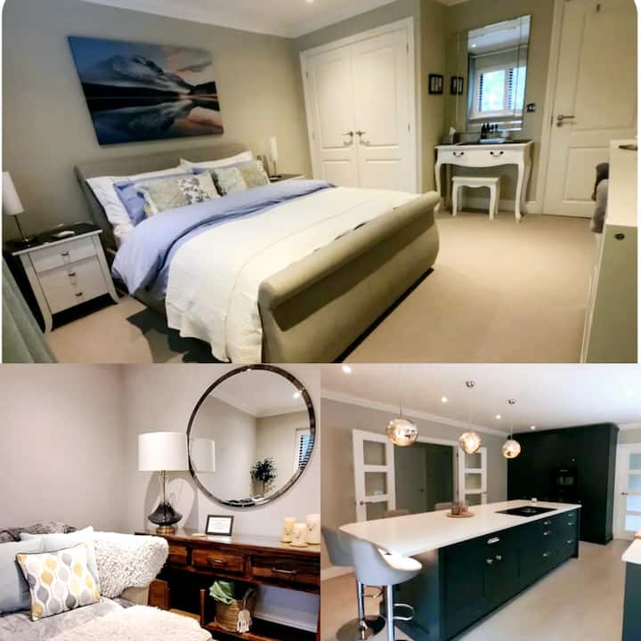 King Size Room W/own Livingroom In A Luxury Home - 워킹