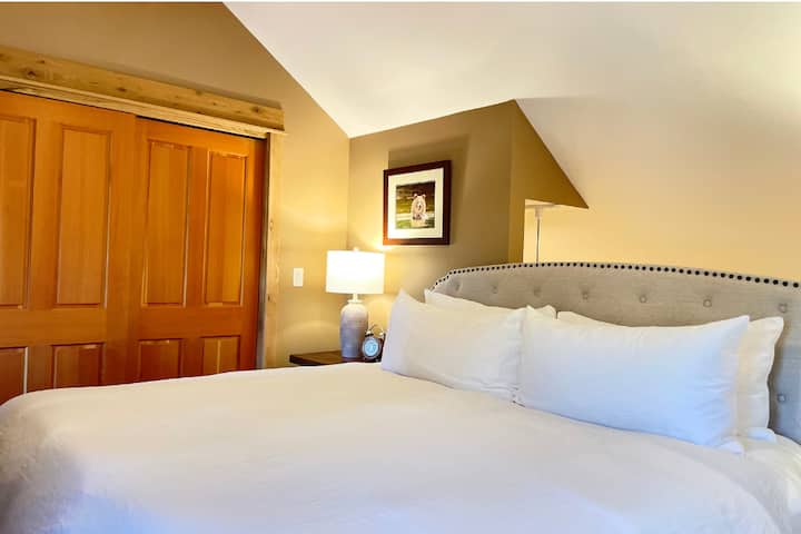 Silverbow Snowlight | Big Sky Nordic Trails & Golf - Big Sky, MT