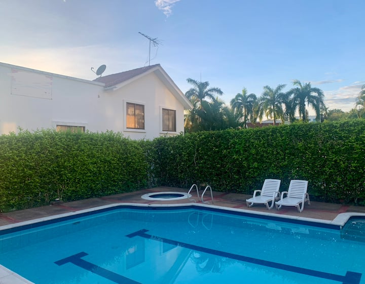 Hermosa Casa En Condominio Melgar! - Melgar