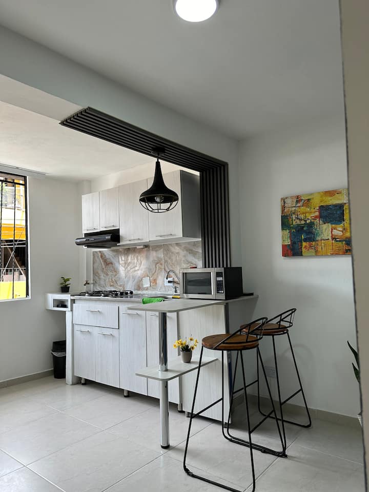 Hermoso Apartastudio / 2 Ambientes - Medellín, Colombia
