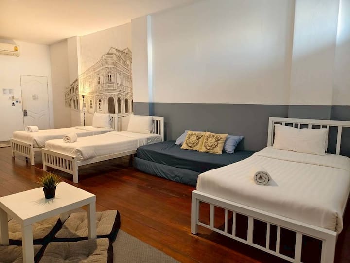 Family Triple Room At Yaowarat - Phuket