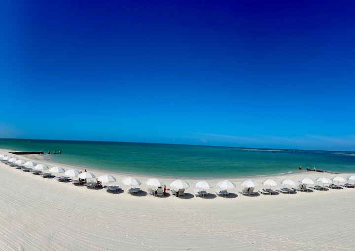 Amenity Rich Condo With Private Beach Access - Bonita Springs, FL