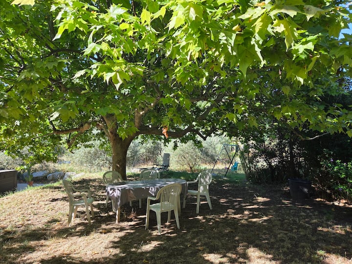 Saignon, Chambres D'hôtes  Dans Le Luberon. - Apt