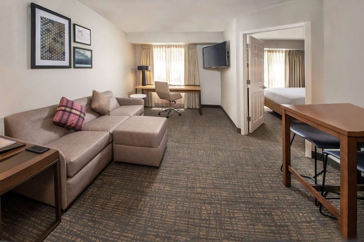 Comfortable Stay! W/ Pool, Free Breakfast! - Baltimore, MD