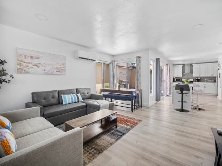 Recently Updated Home 15 Min To La Jolla & Del Mar - San Diego, CA
