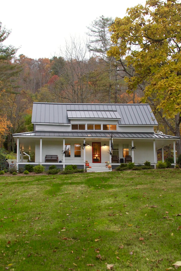 Historic Farmhouse In Heart Of Valle Crucis - Valle Crucis, NC