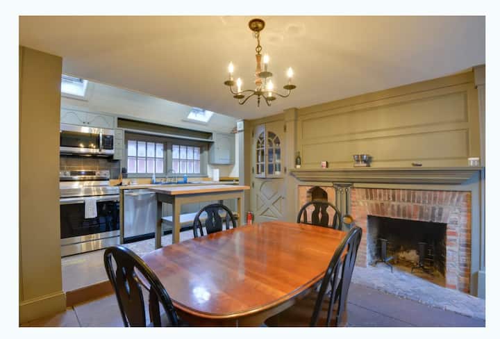 Historic 1810 Lower One Bedroom - Sackets Harbor, NY