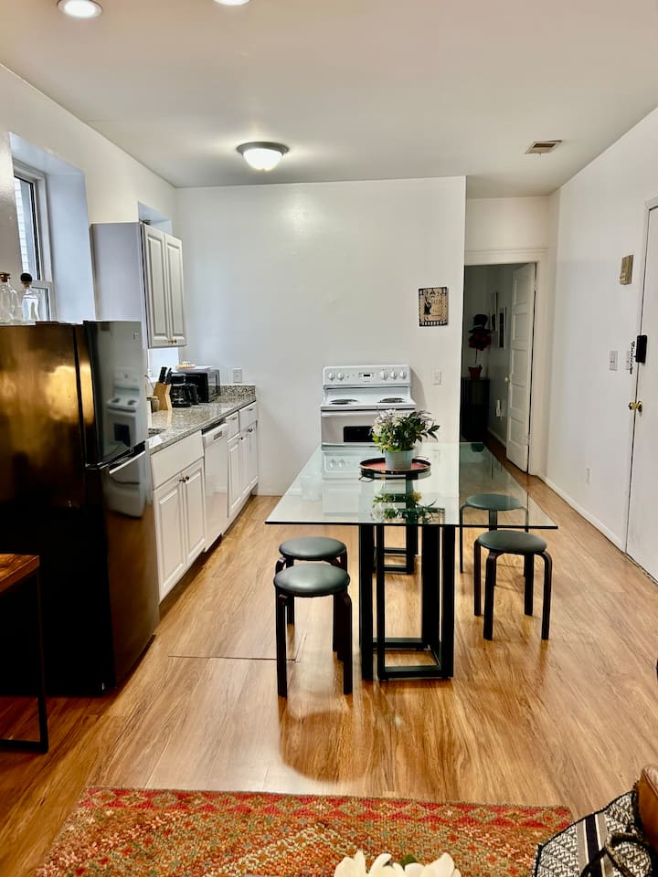 (D) Lovely 2 Bdr Boutique Retreat - Columbus, OH