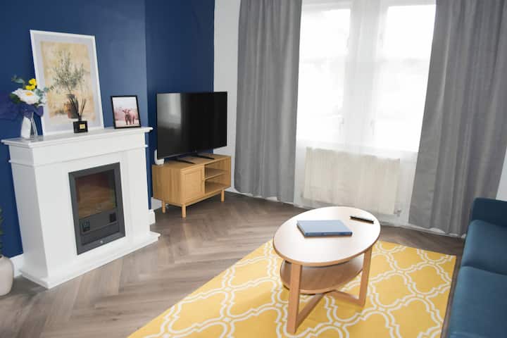Cosy Stylish 2 Bed Flat Near Attractions - Falkirk Stadium