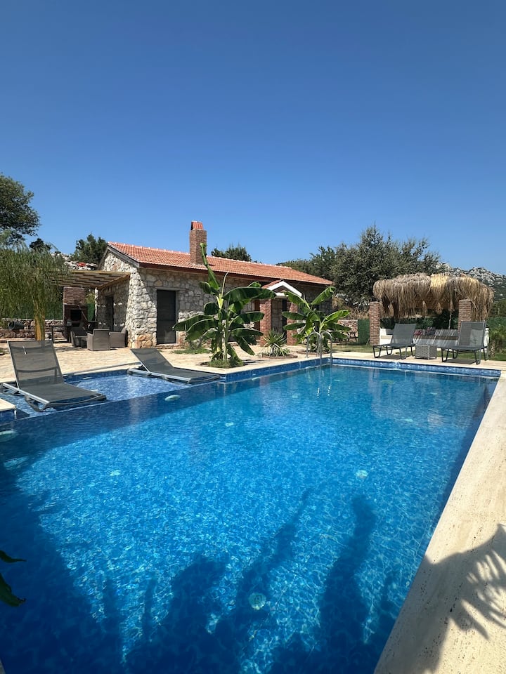 Selimiye De Tamamen Müstakil Havuzlu Yayla Evi - Selimiye