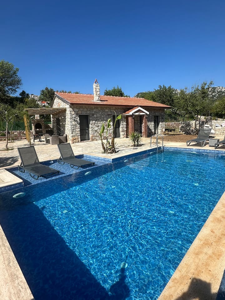Selimiye De Tamamen Müstakil Havuzlu Yayla Evi - Selimiye