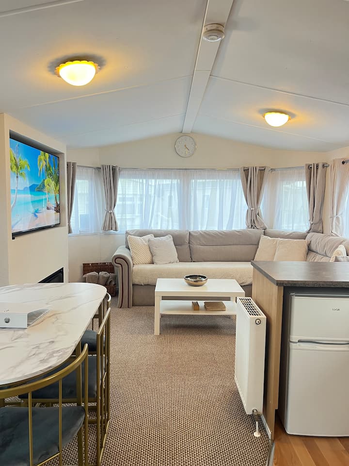 Hot Tub & Sauna Coastal Getaway In Lowestoft - Lowestoft