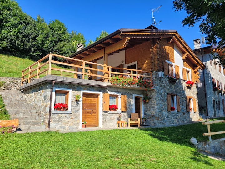 Chalet Immerso Nella Natura Nelle Alpi Retiche - Chiesa in Valmalenco