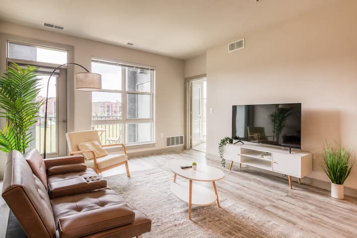 Fountain View 2b2b | Gym & Pool - Auburn Hills, MI