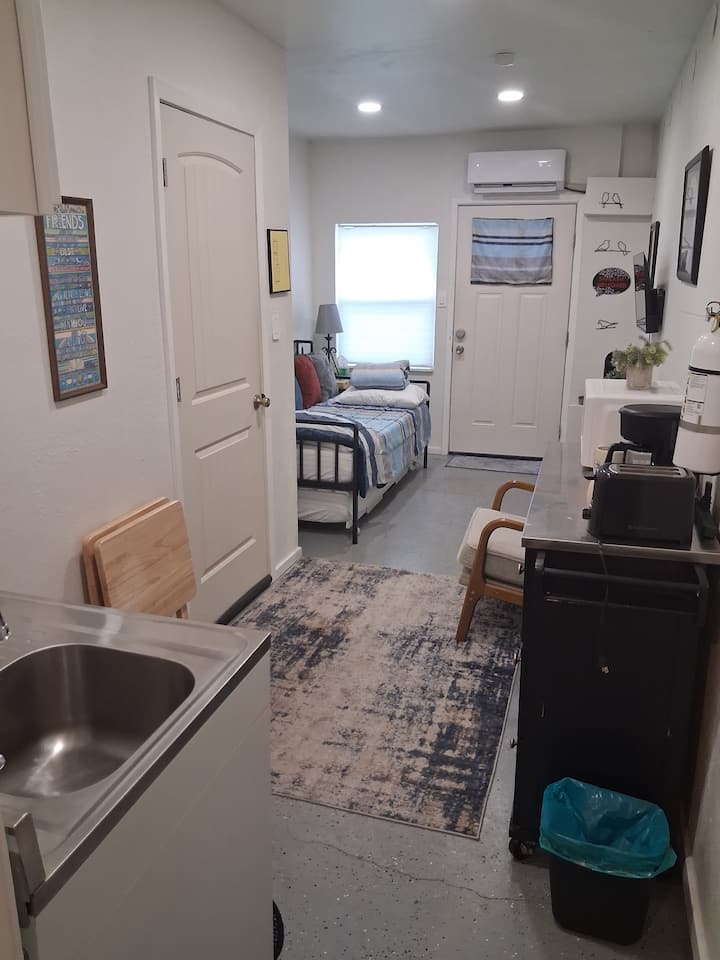 Private Studio Apt In The Heart Of Dfw - Bedford, TX