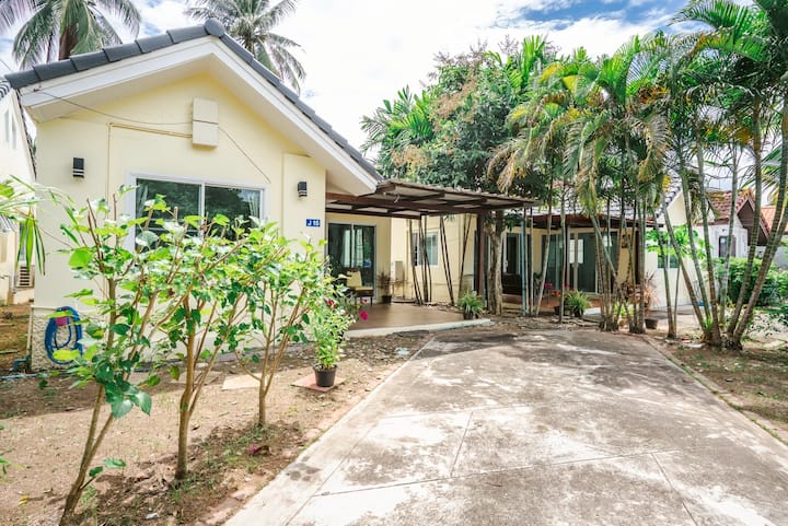 Golden Sea Ban Krut Beach Bang Saphan - Prachuap Khiri Khan