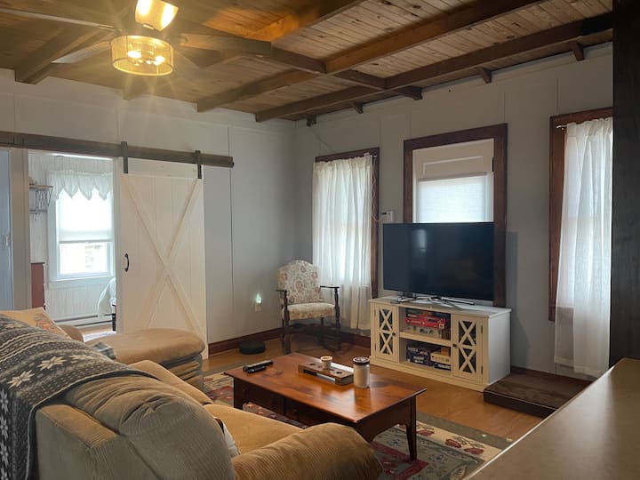 The Crooked Cottage By The Lake - Rock Hill, NY