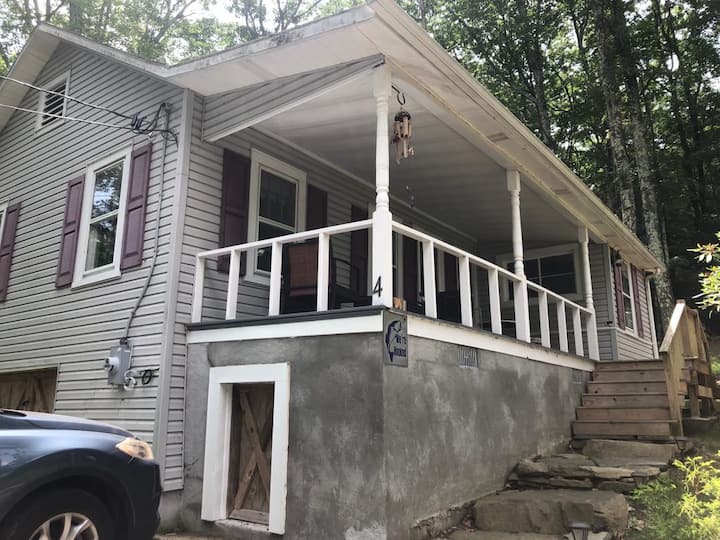The Crooked Cottage By The Lake - Rock Hill, NY