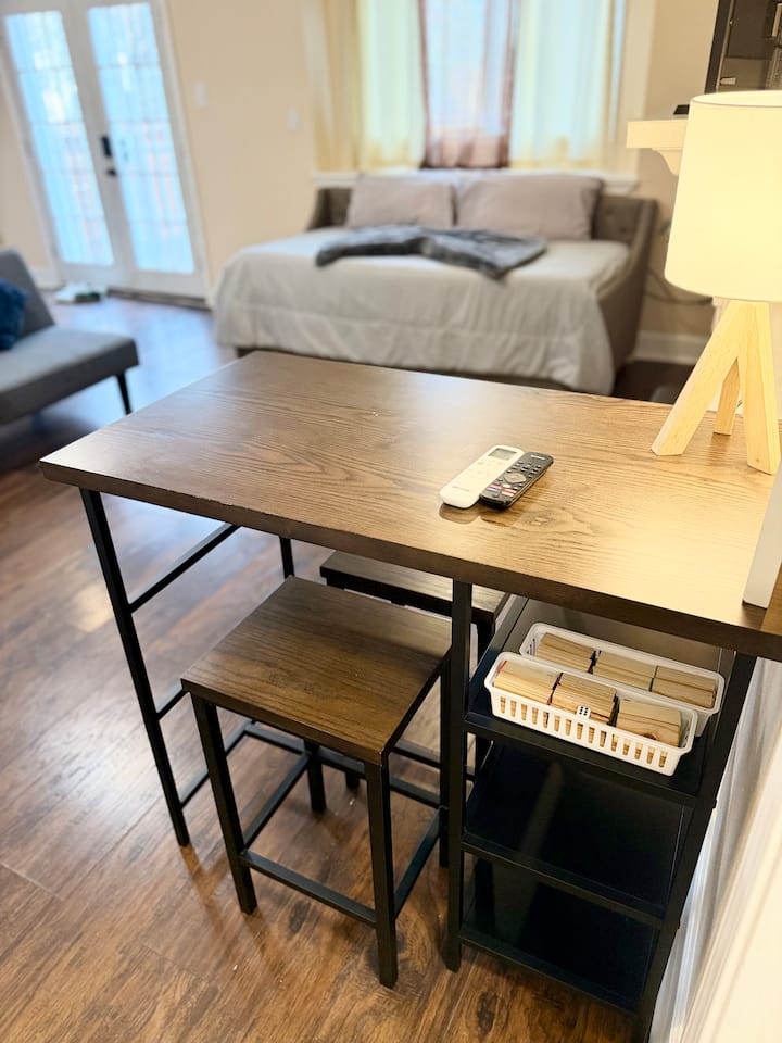 Emerald Suite | Near Uh & Downtown | Unit 2 - Houston, TX
