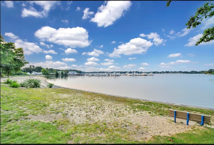 Relax And Walk To The Private Beach Enjoy The View - Hull, MA