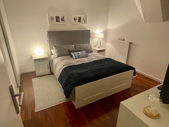 Acogedora Habitación En Piso Dúplex. - Bilbao