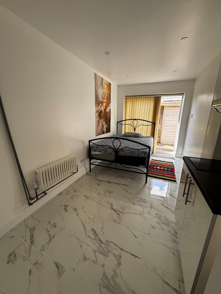 A Specious Studio Double Room - Dartford