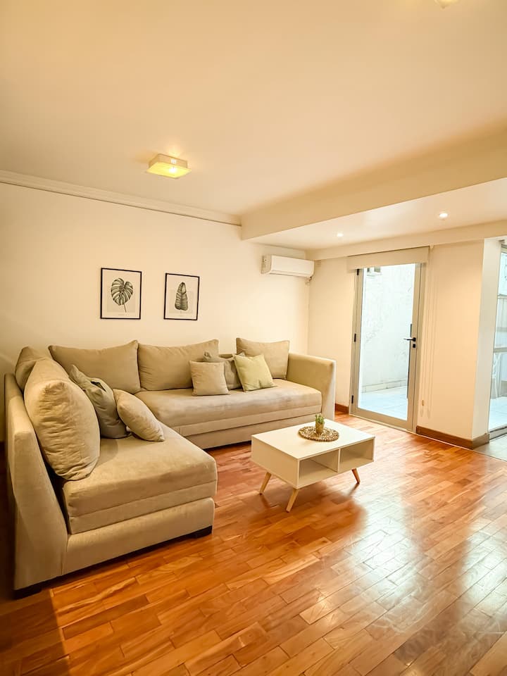 Lujoso Departamento, Ubicación Excelente Y Patio - Salta