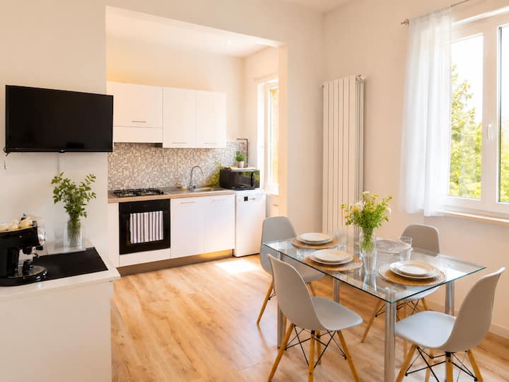 2 King Beds + Parking | Venice Train Link - 트레비소