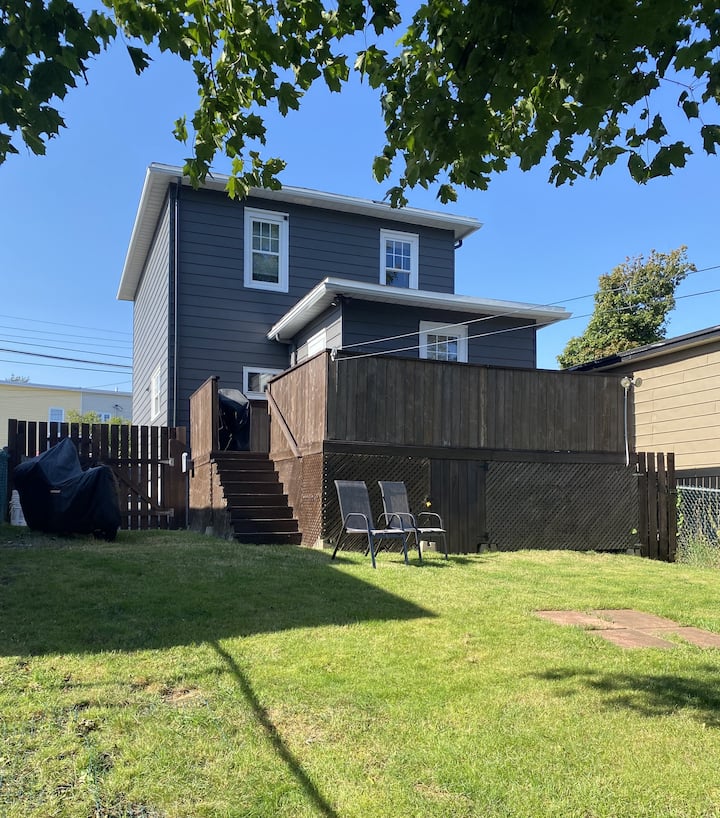 Centrally Located+
2-bed/backyard/patio + Laundry - St. John's