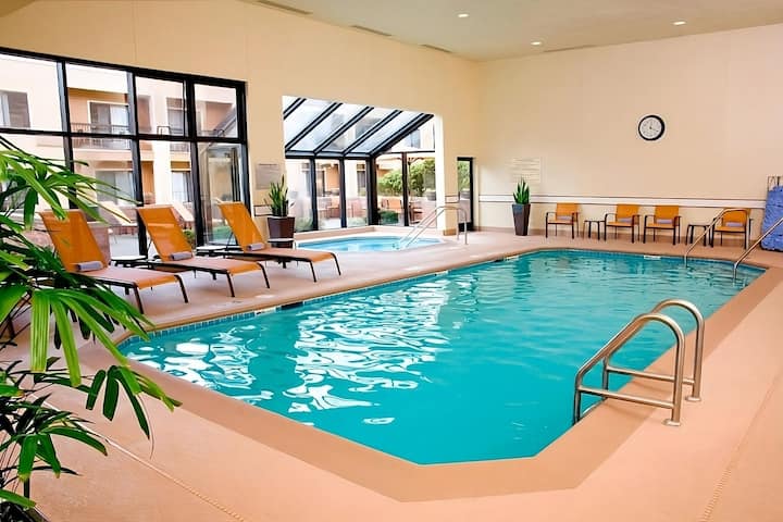 2 Posh Units! Pet-friendly, With Indoor Pool! - Bellevue