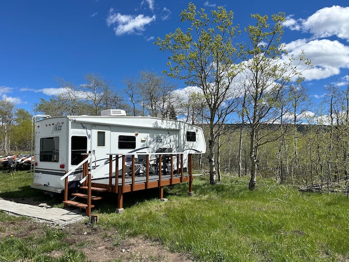 Glacier Borealis - 27’ Glamping Trailer By Glacier - Montana