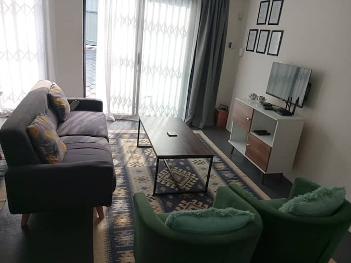 1-bed Apartment | Serviced & Wifi-ready | Beach - Dolphin Coast