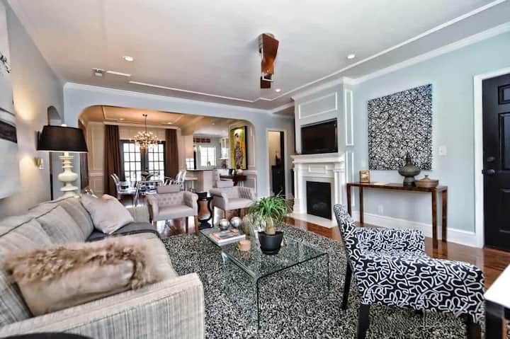 Modern Myers Park 4-unit Building · 8br With Porch - Charlotte, NC