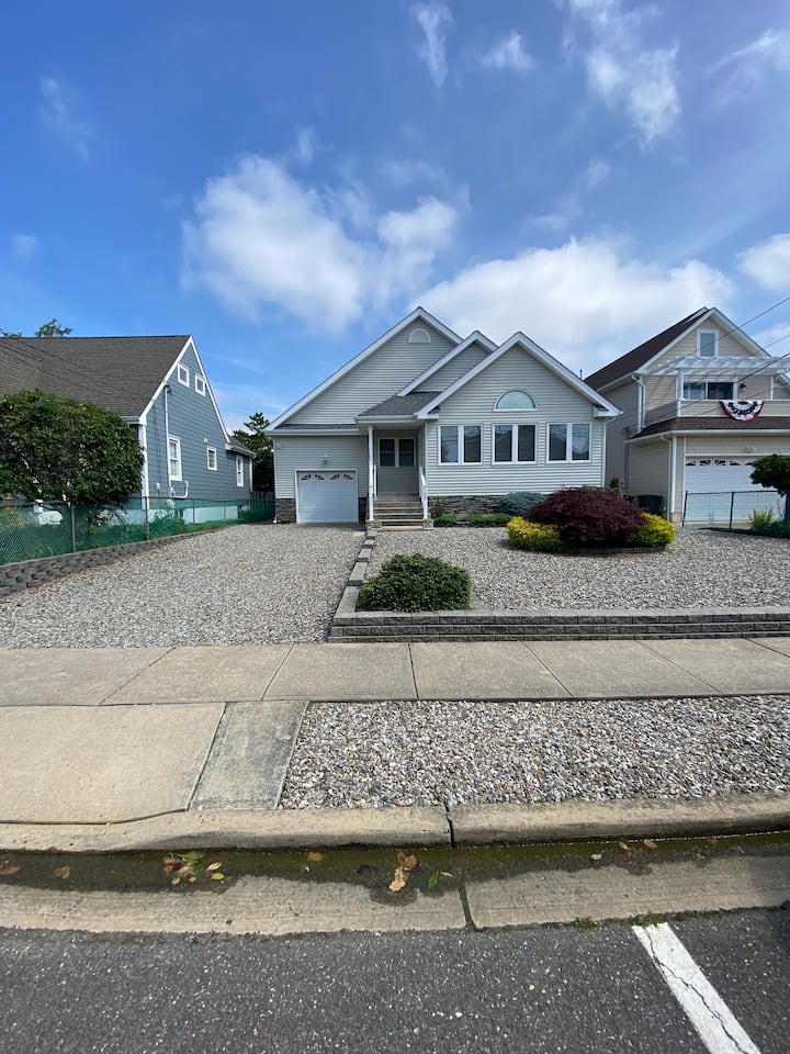 1.5 Blocks Beach + Restaurants - Point Pleasant Beach, NJ