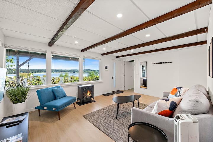 Water & Mountain View Apt • Walk To Waterfront - Silverdale, WA