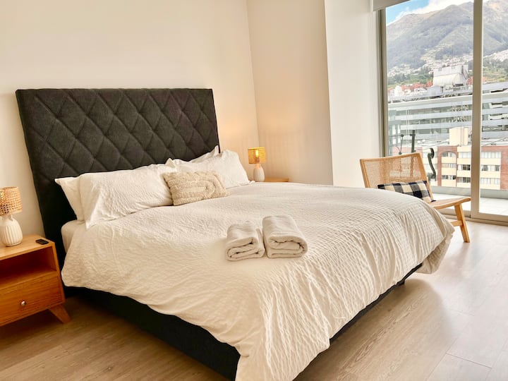 Mountain View Apt+balcony In La Carolina 70” Tv 4k - Quito