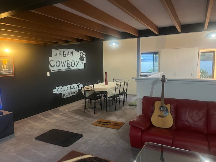 Urban Cowboy Beach Apartment - Fremantle