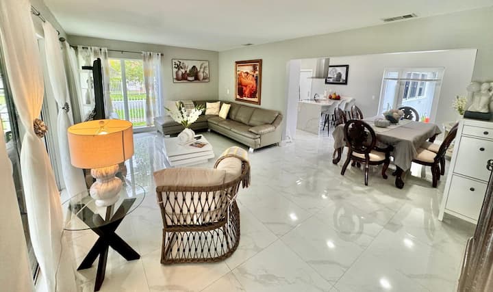 Centrally Located Gables Home! - Miami Springs, FL