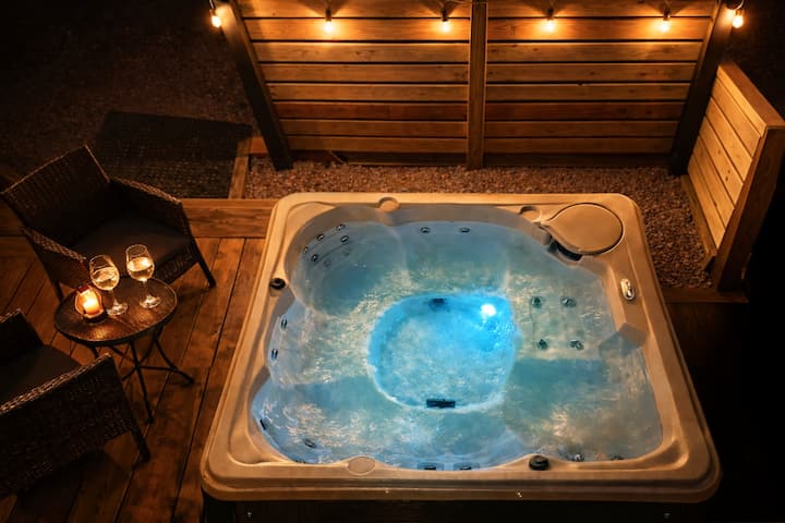 Romantic Getaway!3bdr/2bth-hottub/sauna/fireplace! - Hunter, NY