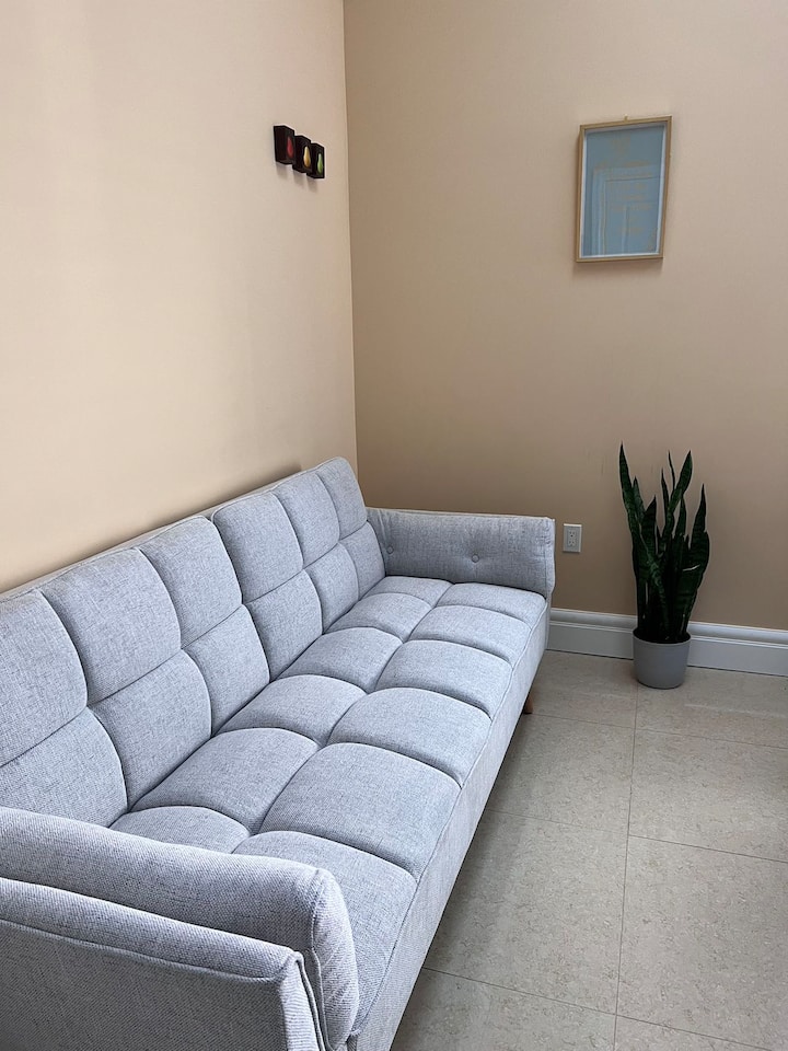 Cozy Garden Cottage With Separated Entrance - Ladner