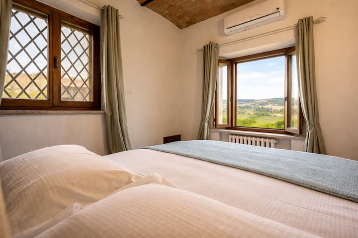 Petit Tuscan Palace | Intimate & Central With View - Montepulciano