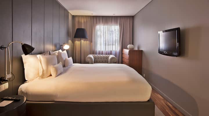 Rare Find! 4 Fully-furnished Units At Altis Prime - Lisboa