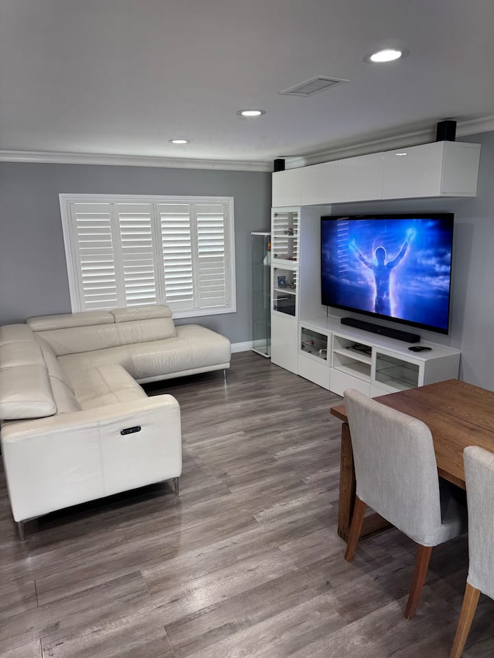 Home In Whittier
3 Bed 2 Bath 20 Min To Disneyland - Whittier, CA