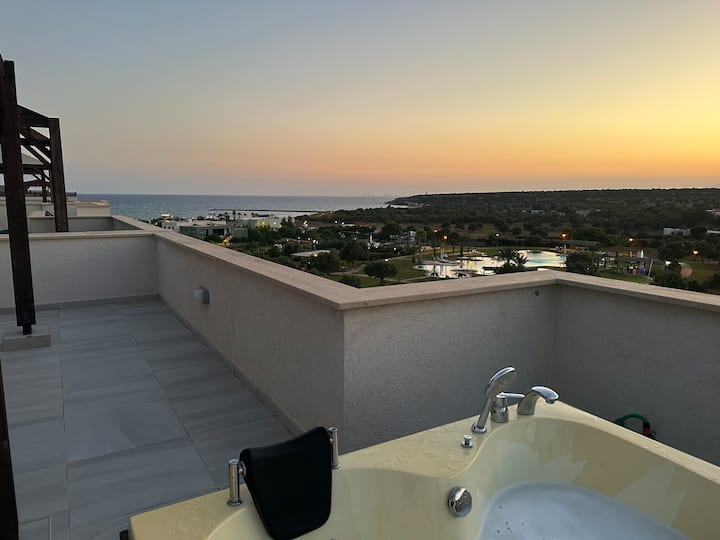 Deluxe Three Bedroom Penthouse With Spa Tub - Cyprus
