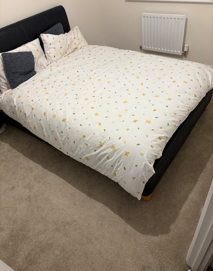 Large Double En-suite Room - Rugby