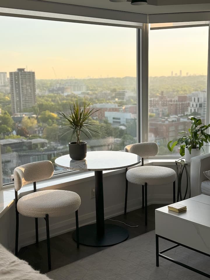 Luxurious Yorkville Hotel-style 2br Suite W View - 토론토
