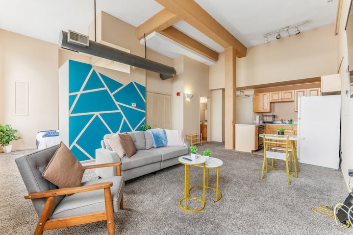 Downtown · Gym · Sauna · Parking · Pet Friendly - Cleveland, OH