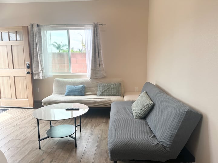 Single House - Disneyland 2.5m - Buena Park, CA