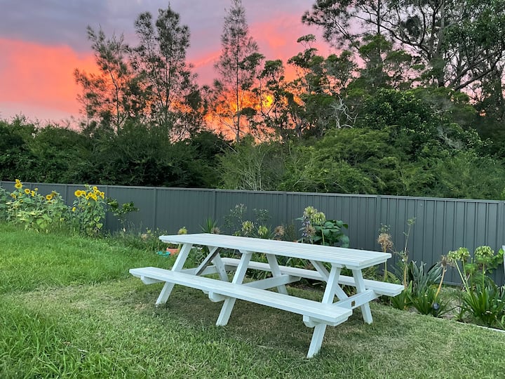 Secret Garden Retreat • Luxury • Hot Tub • Movies - Newcastle