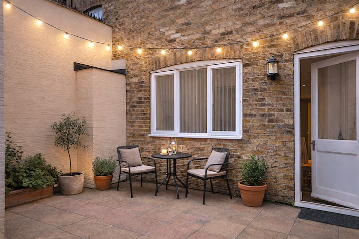 Patio Apartment For 4 Persons - City Visit - London